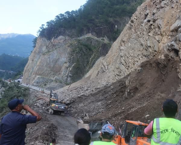 Landslide Blocks Muglin-Kathmandu Road, Travelers Stranded ...